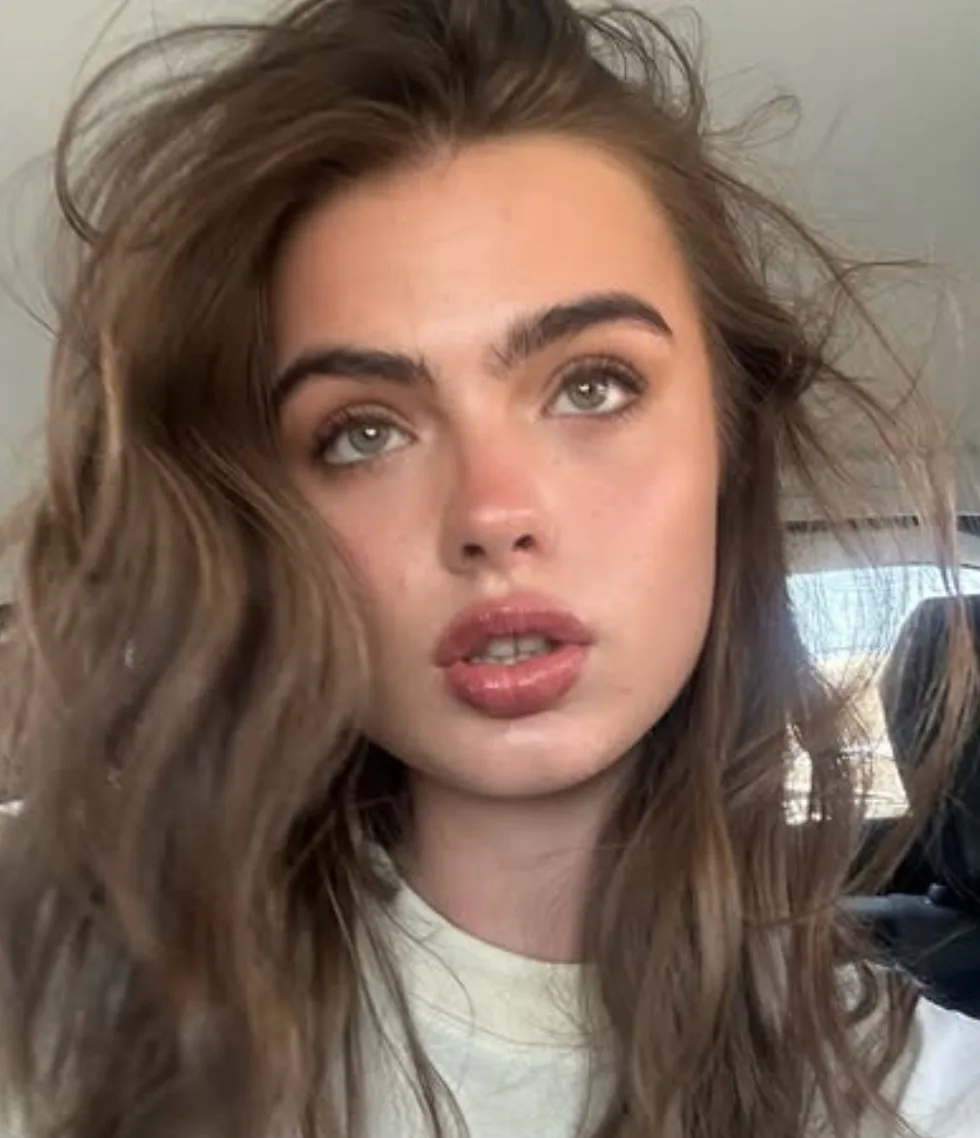 Lauren Murphy Stands Out From The Crowd With Her Fashion and Make-up ...